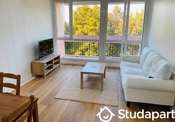 Bourgogne, Les Ulis : Appartement 1 pièce à louer