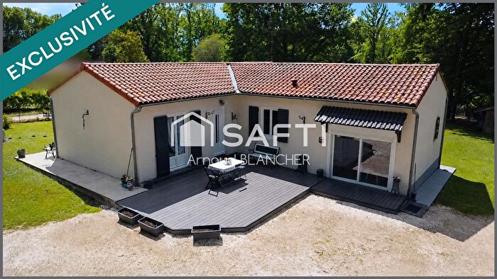 Maison 6 pièces à Dirac, à vendre