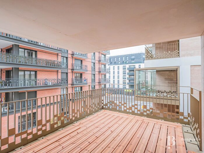 Appartement à louer - Courbevoie, Marceau République - 3 pièces - 2 chambres