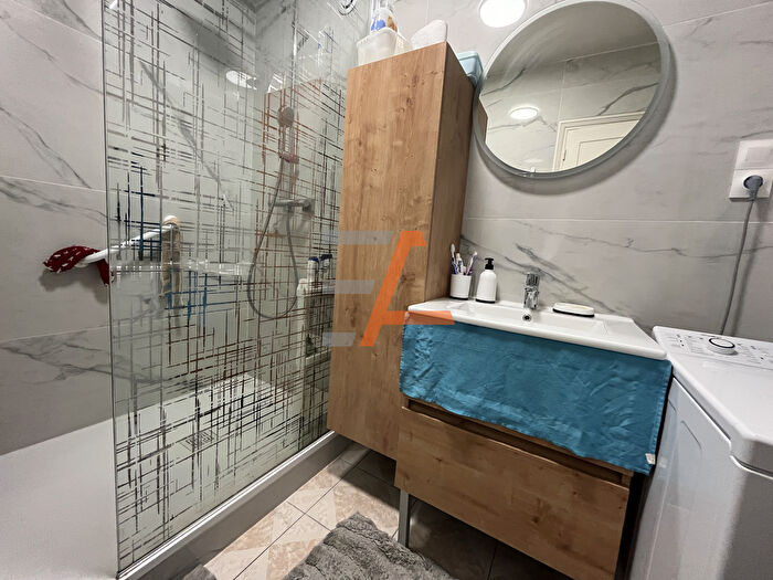 Appartement à vendre - Saint-Étienne, Saint-Roch, Vivaraize, Valbenoite, Centre Deux - 5 pièces - 4 chambres