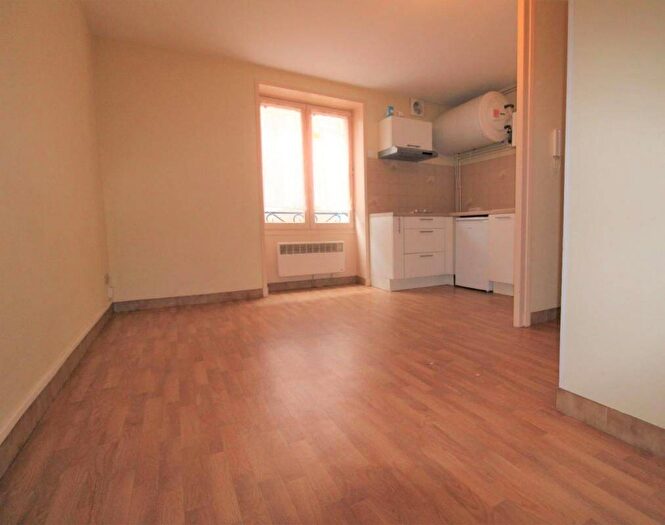 Est, Belleville-en-Beaujolais : Appartement 1 pièce à louer