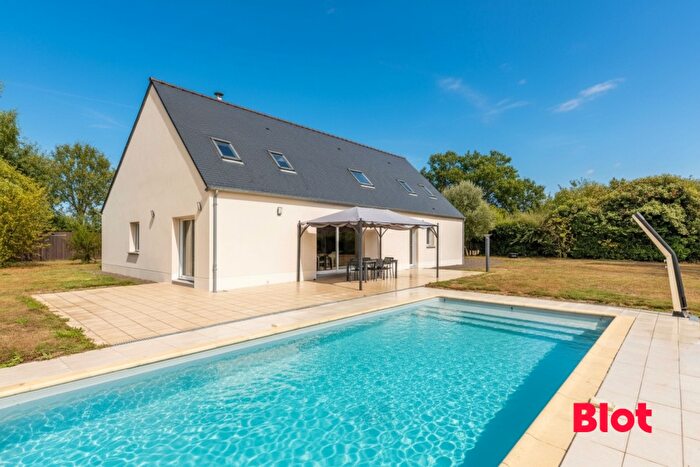Maison 8 pièces à vendre à Sens-de-Bretagne