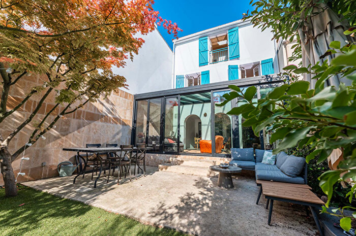 Maison 7 pièces à Suresnes, République, à vendre