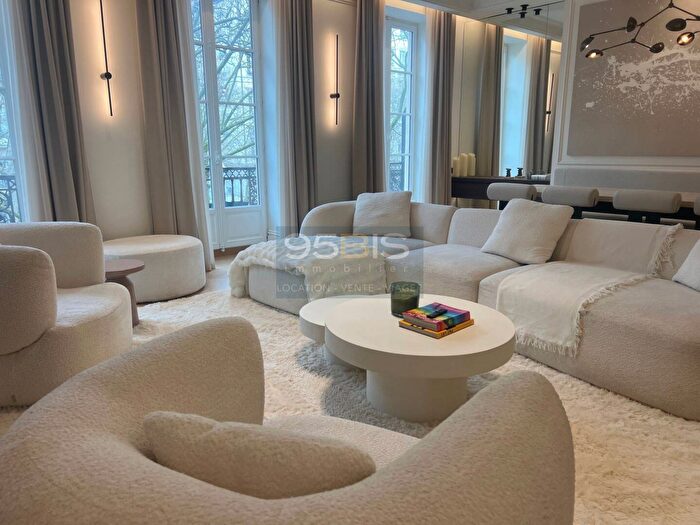 Appartement à louer - Lyon ème arrondissement - 3 pièces - 2 chambres