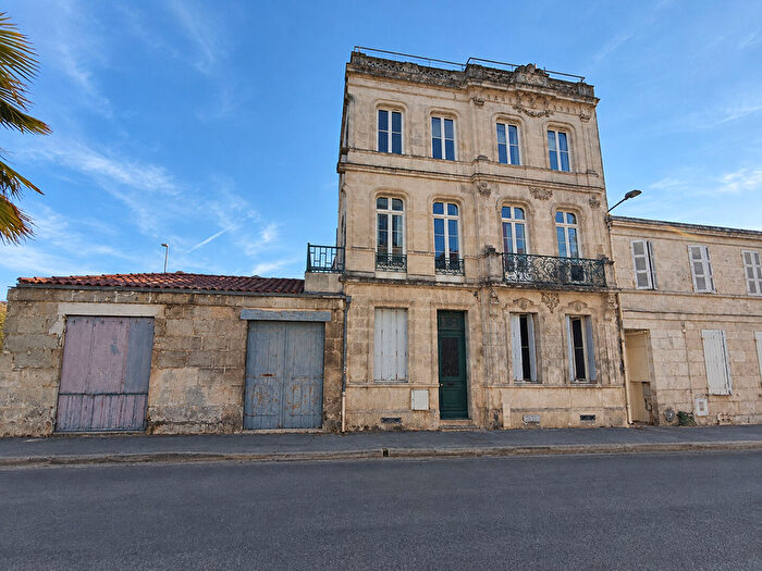 Maison 10 pièces à vendre à Rochefort, Centre-ville