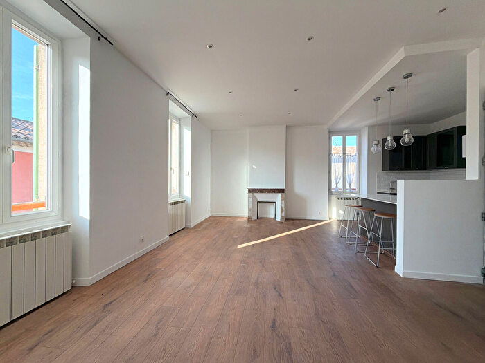 Appartement à louer - Pertuis, Centre-ville, Fours à Chaux, Claret - 3 pièces - 2 chambres