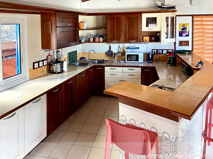 Maison à vendre - Saint-Pierre, Terre Sainte, Université - 5 pièces - 3 chambres