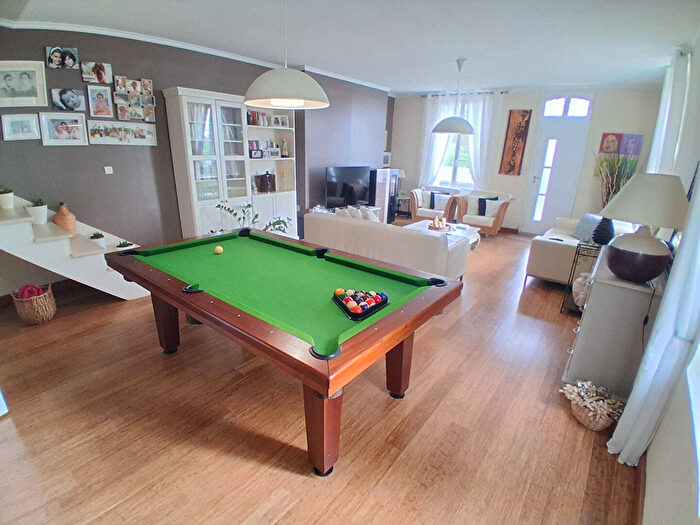 Maison à vendre - Luynes - 6 pièces - 3 chambres