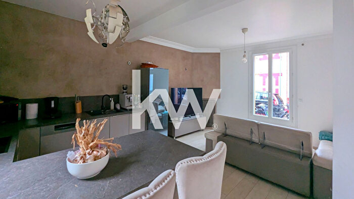 Maison à vendre - Saint-Denis, Sémard, Delaune, Guynemer - 4 pièces - 2 chambres