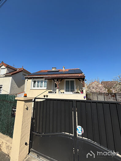 Maison à vendre - Villiers-le-Bel, Carreaux - 7 pièces - 6 chambres