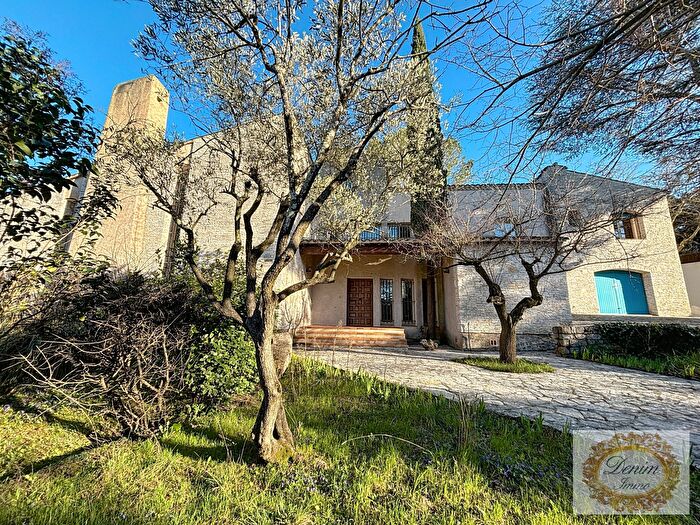 Maison à vendre - Nîmes - 6 pièces - 5 chambres