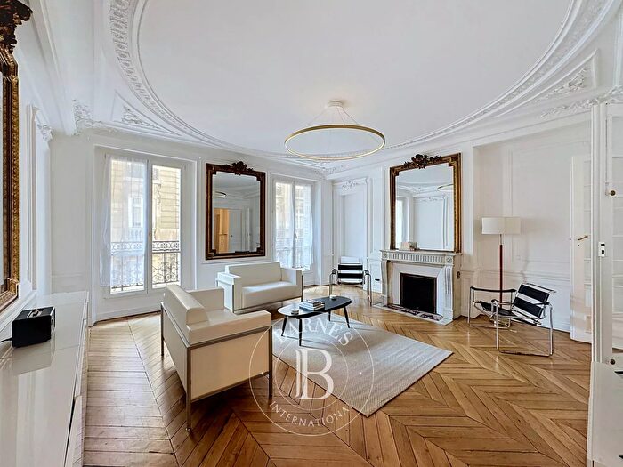 Appartement 5 pièces à Paris 8ème, Mairie, à louer