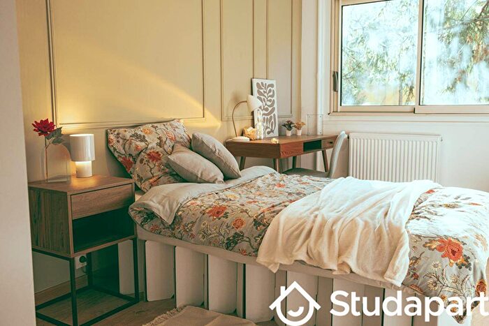 Appartement à louer - Point du Jour, Lyon ème arrondissement - 1 pièce - 5 chambres