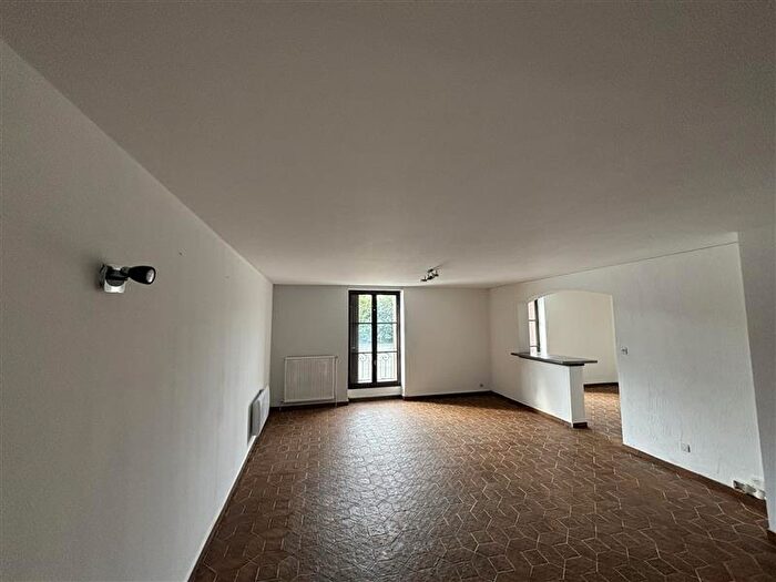 Appartement à louer - Romans-sur-Isère, Centre-ville - 3 pièces - 2 chambres