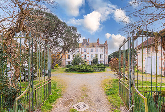 Maison à vendre - Saint-Gilles-Croix-de-Vie - 15 pièces - 9 chambres