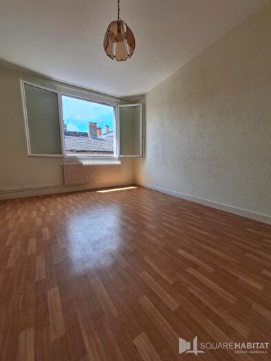 Appartement à louer - Issoire, Centre-ville, Barrière - 3 pièces - 2 chambres