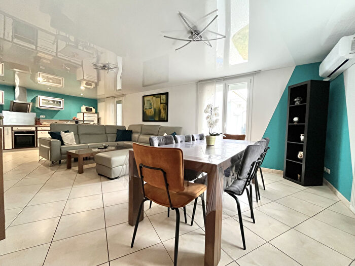 Maison 6 pièces à Béchy, à vendre