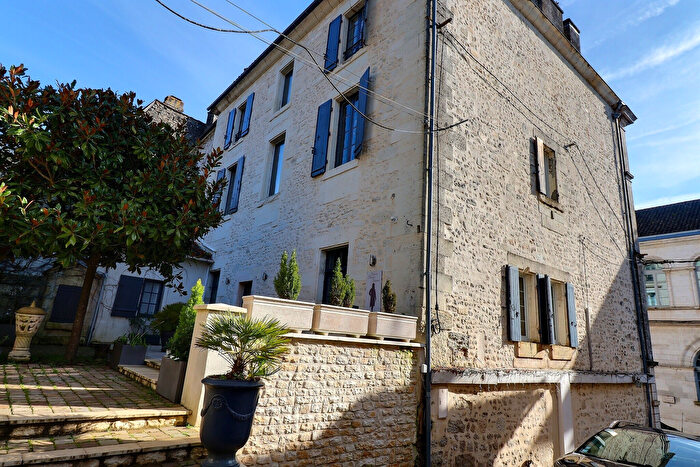 Maison à vendre - Chalais - 12 pièces - 8 chambres