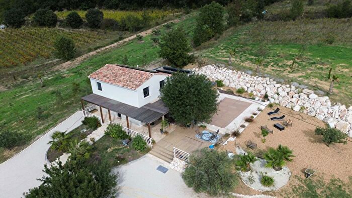 Maison à vendre - Plaissan - 5 pièces - 3 chambres