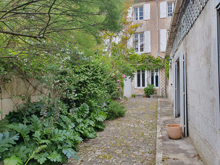Angoulême, Champ de Mars : Maison 10 pièces à vendre