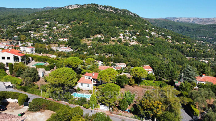 Maison à vendre - Châteauneuf-Grasse - 5 pièces - 4 chambres