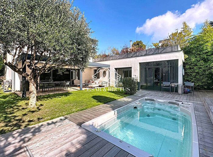 Maison à vendre - Lyon e , Ménival, Battières, La Plaine - 5 pièces - 3 chambres