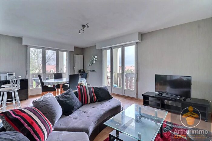 Appartement à louer - Noisy-le-Grand, Sud - 3 pièces - 2 chambres