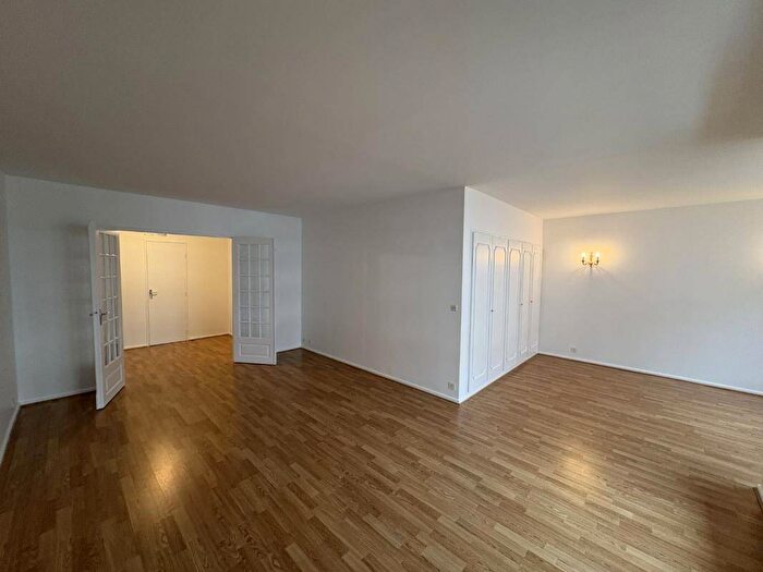 Appartement à louer - Le Centre-Centre Ville, Roanne - 4 pièces - 2 chambres