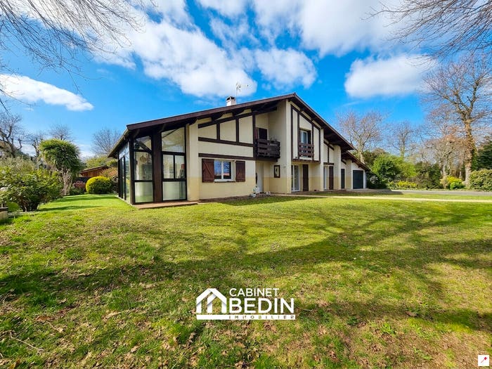 Gujan-Mestras, Mestras : Maison 8 pièces à vendre