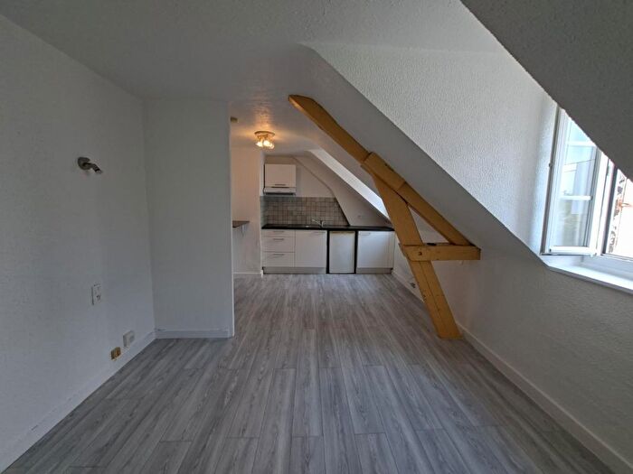 Quartiers Centre, Colombier - Appartement 1 pièce à louer