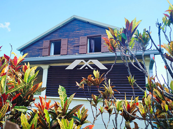 Maison à vendre - Sainte-Suzanne, Quartier Français, Sainte-Vivienne - 4 pièces - 3 chambres