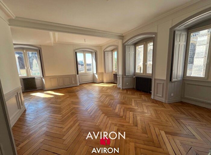 Appartement à louer - Chartres - 6 pièces - 4 chambres