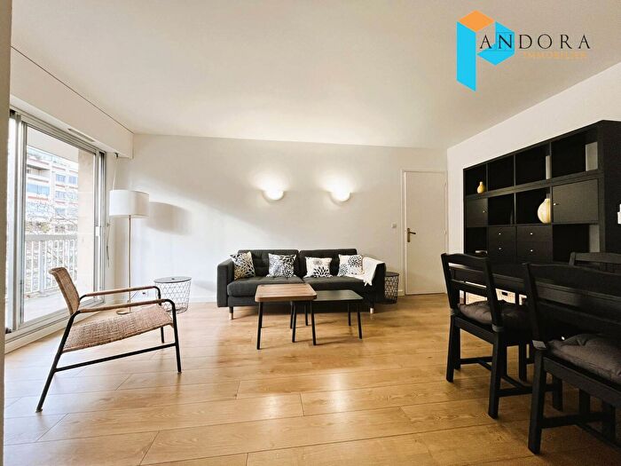 Appartement à louer - Clignancourt-Jules Joffrin, Paris ème arrondissement - 2 pièces - 1 chambre