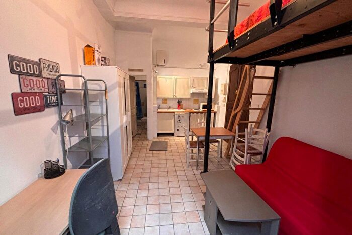 Appartement à louer - Aix-en-Provence, Centre-ville - 1 pièce