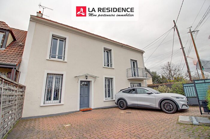 Maison à vendre - Les Mureaux, Nouvelle France - 5 pièces - 3 chambres