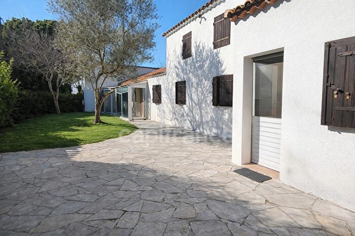 Maison à vendre - Arles, Saliers, Albaron - 7 pièces - 4 chambres