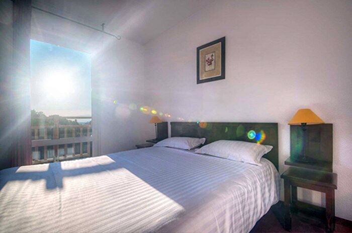 Appartement à louer - Ville Haute, Évian-les-Bains - 4 pièces - 2 chambres