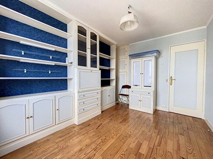 Maisons à vendre et appartements à louer - 1
