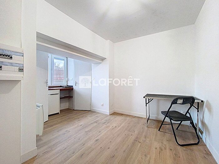 Appartement à louer - Mesliers Mont Duve, Elbeuf - 1 pièce