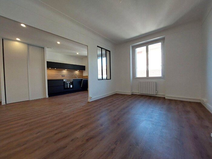 Centre-Saint Germain-Vareilles, Ambérieu-en-Bugey : Appartement 3 pièces à louer