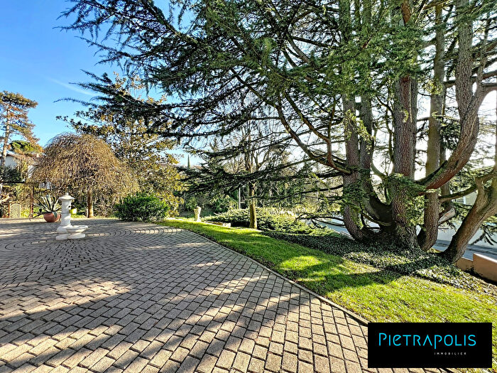 Maison 8 pièces à Neuville-sur-Saône, à vendre