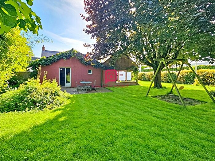 Saint-Quentin-les-Anges : Maison 6 pièces à vendre