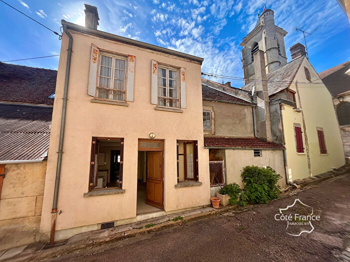 Coulanges-sur-Yonne : Maison 8 pièces à vendre