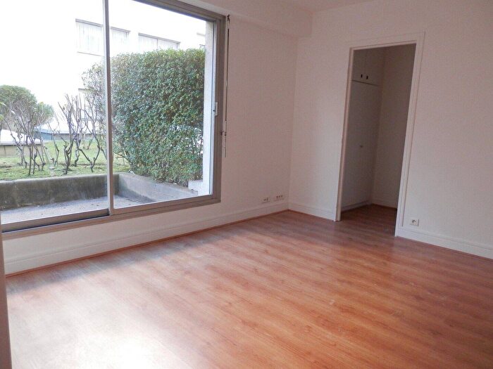 Appartement à louer - La Fourche-Guy Môquet, Paris ème arrondissement - 1 pièce