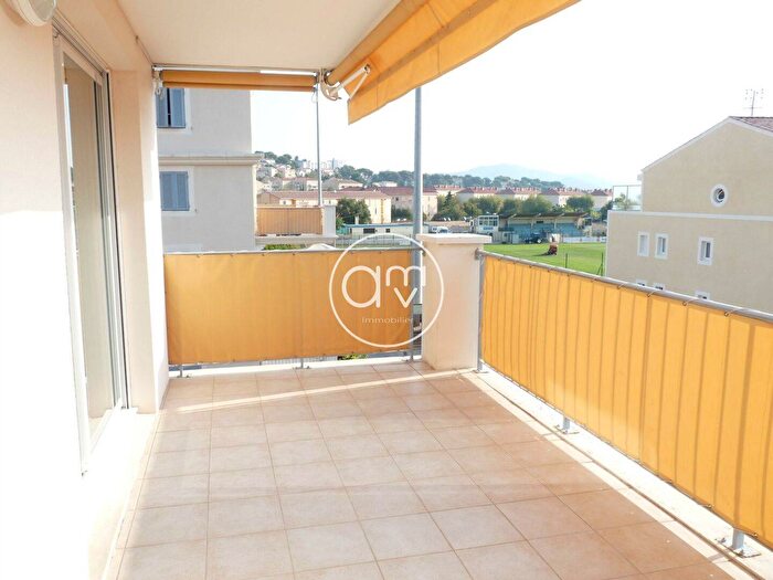 Appartement à louer - Hyères - 3 pièces - 2 chambres