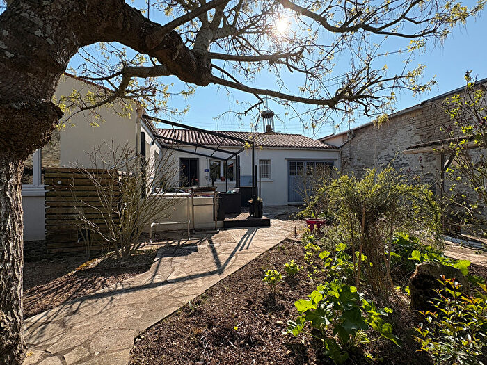 Maison à vendre - Surgères - 4 pièces - 2 chambres