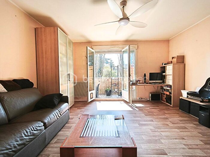 Appartement à vendre - Neuville-sur-Saône - 4 pièces - 3 chambres