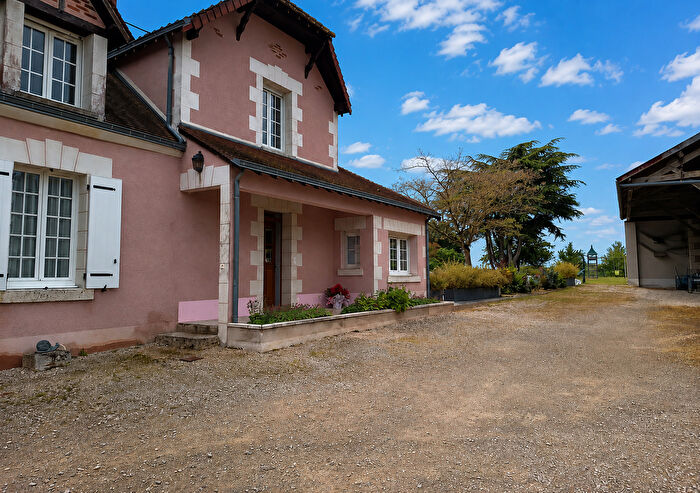 Thenay - Maison 8 pièces à vendre