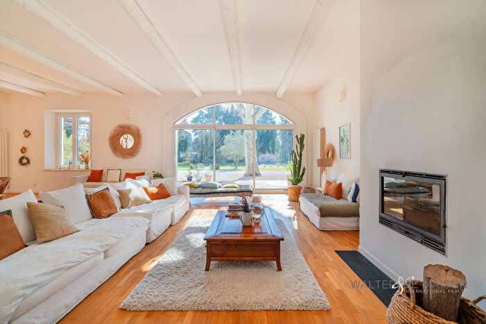 Maison à vendre - Cabannes - 9 pièces - 4 chambres