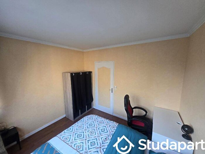 Appartement à louer - Nord Ouest, Vaux-le-Pénil - 1 pièce - 5 chambres